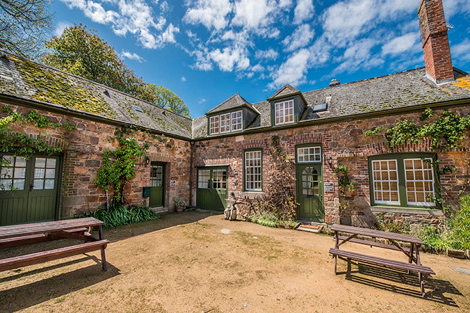 Botanic Gardens & Self Catering Cottages | Samarès Manor, Jersey